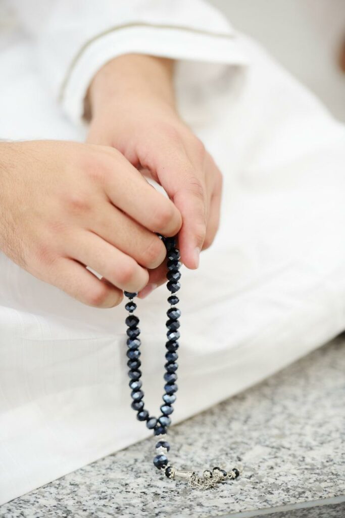 What is Dhikr in Islam – Arab Identity Academy